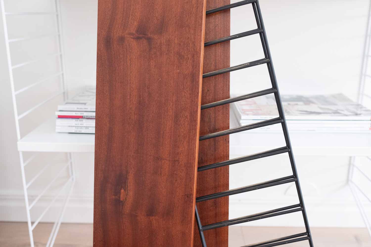 Stringhylla i teak — Reprobruket