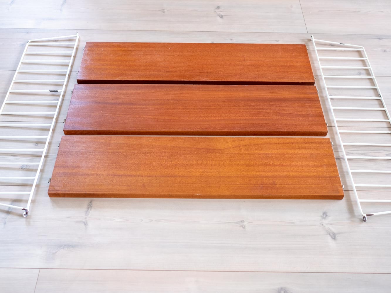 Stringhylla teak — Reprobruket