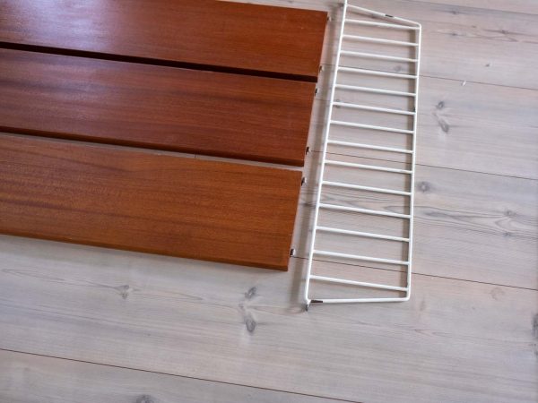 Stringhylla teak — Reprobruket