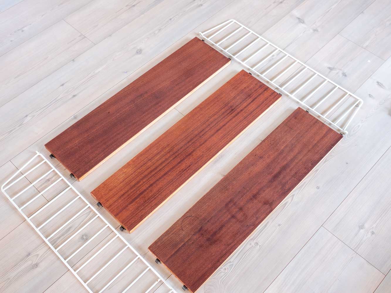 Stringhylla teak — Reprobruket